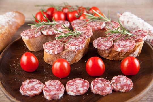 「Salamibrot」の画像 - 381 件の Stock 写真、ベクターおよびビデオ | Adobe Stock