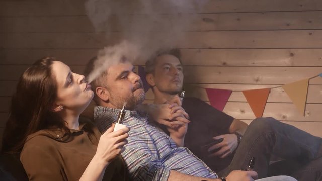 People Vaping Images – Browse 25,789 Stock Photos, Vectors, and Video ...