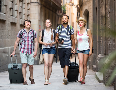 「Excursionist」の画像 - 32,155 件の Stock 写真、ベクターおよびビデオ | Adobe Stock