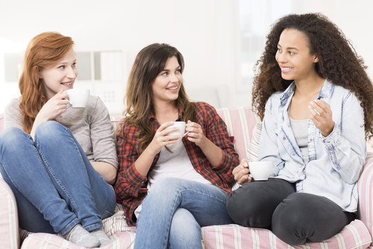 Kaffeeklatsch Bilder – Durchsuchen 20,207 Archivfotos, Vektorgrafiken ...