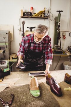 "Boot Maker"-Bilder: Stock-Fotos & -Videos. | Adobe Stock