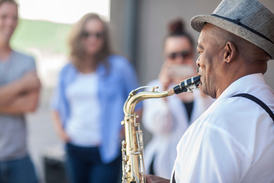 Entertaining Images – Browse 4,352,619 Stock Photos, Vectors, and Video ...