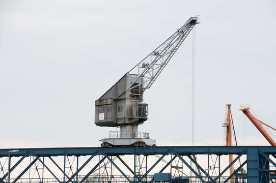 「Verladekran」の写真素材 | 436件の無料イラスト画像 | Adobe Stock