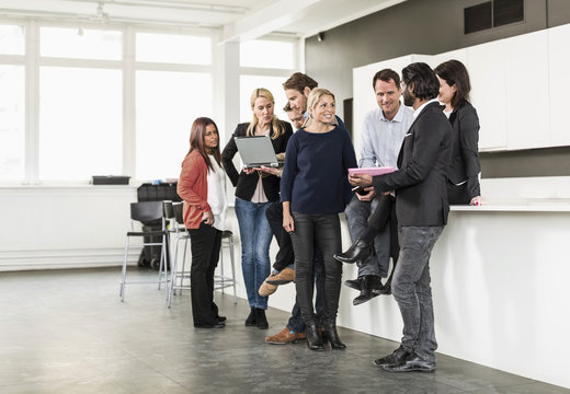 รูปภาพTeamwork – เลือกดูภาพถ่ายสต็อก เวกเตอร์ และวิดีโอ3,992,426 ...