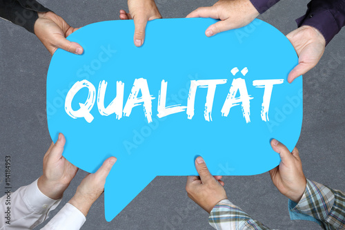 "Gruppe Menschen halten Qualität Erfolg QM Qualitätsmanagement ...