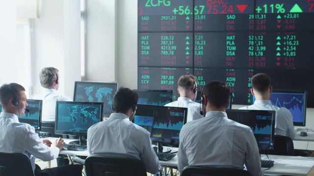 รูปภาพStockbroker – เลือกดูภาพถ่ายสต็อก เวกเตอร์ และวิดีโอ18,219 ...