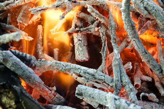 รูปภาพSmoldering – เลือกดูภาพถ่ายสต็อก เวกเตอร์ และวิดีโอ27,101 | Adobe ...