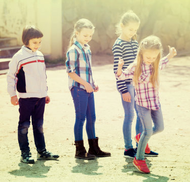 Jumpsies bilder – Bläddra bland 69 stockfoton, vektorer och videor ...