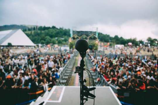 Karaoke Night Background Images – Browse 13,480 Stock Photos, Vectors ...