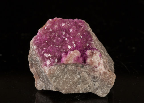 รูปภาพKalsit – เลือกดูภาพถ่ายสต็อก เวกเตอร์ และวิดีโอ62 | Adobe Stock