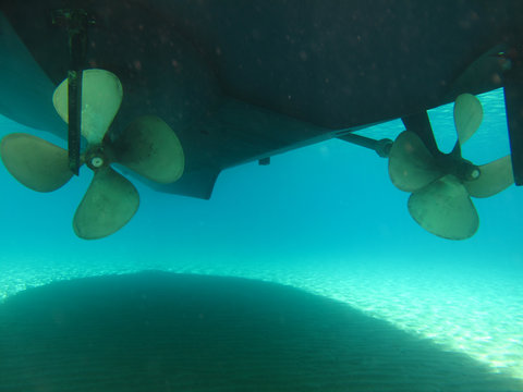 Ship Propeller Underwater Images – Browse 3,996 Stock Photos, Vectors ...