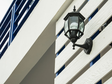 รูปภาพBatten – เลือกดูภาพถ่ายสต็อก เวกเตอร์ และวิดีโอ46,911 | Adobe Stock