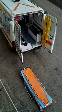 「Autoambulanza」の写真素材 | 15件の無料イラスト画像 | Adobe Stock