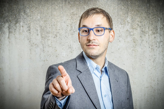 รูปภาพFingerpointing – เลือกดูภาพถ่ายสต็อก เวกเตอร์ และวิดีโอ145 ...