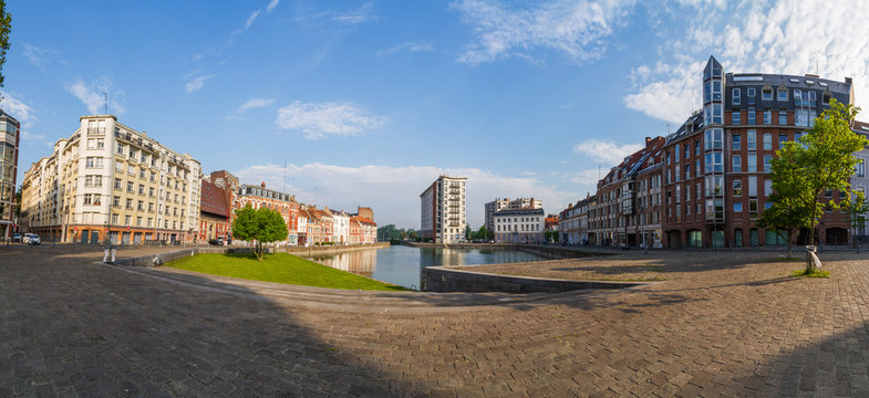 「Wault」の写真素材 | 56件の無料イラスト画像 | Adobe Stock