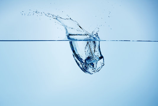 Reingefallen Bilder – Durchsuchen 1,718 Archivfotos, Vektorgrafiken und ...