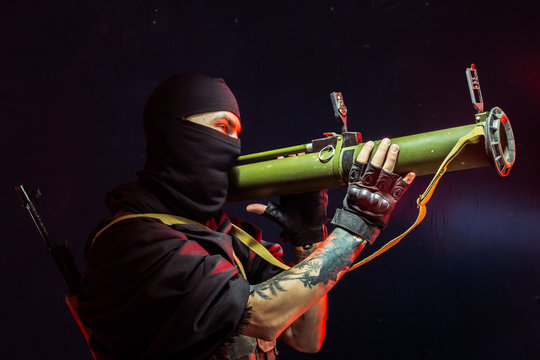 Afbeeldingen over Bazooka – Blader in stockfoto's, vectoren en video's ...