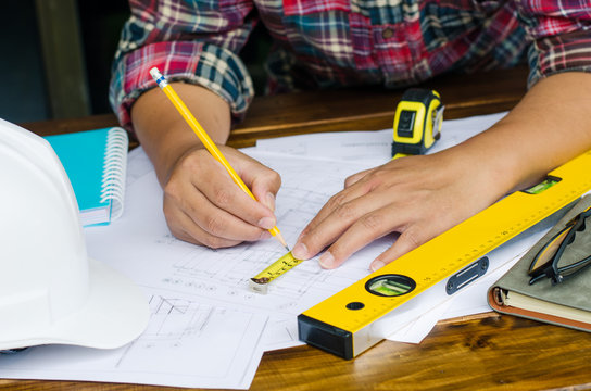 "Technischer Zeichner" Bilder – Durchsuchen 17,421 Archivfotos ...