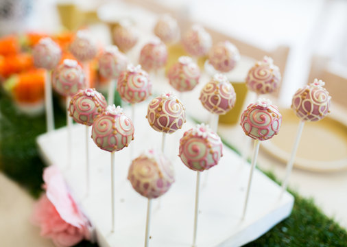 รูปภาพ"Cake Pop" – เลือกดูภาพถ่ายสต็อก เวกเตอร์ และวิดีโอ16,735 | Adobe ...