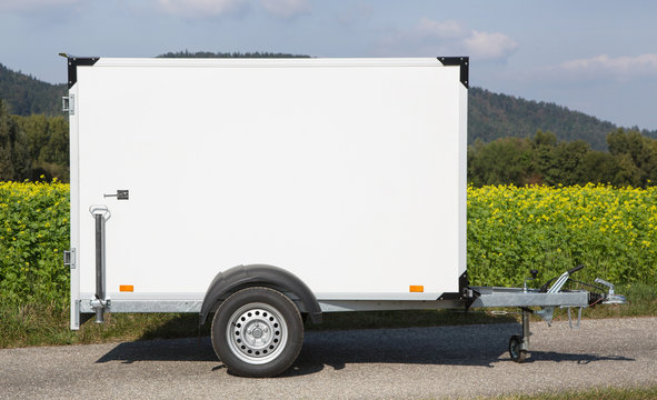 Autoanhaenger-Bilder: Stock-Fotos & -Videos. | Adobe Stock