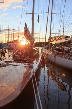 Sailyard Bilder – Durchsuchen 163 Archivfotos, Vektorgrafiken und ...