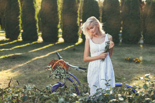 Mirthless Bilder – Durchsuchen 827 Archivfotos, Vektorgrafiken und ...