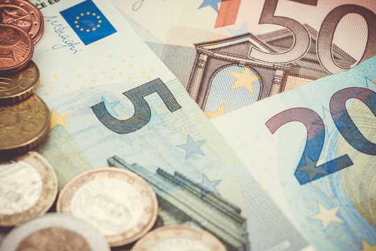 「Ausgeben」の画像 - 9,799 件の Stock 写真、ベクターおよびビデオ | Adobe Stock