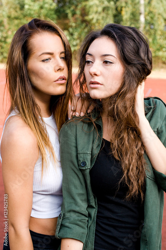 "Hübsche Frauen" Stockfotos und lizenzfreie Bilder auf Fotolia.com ...