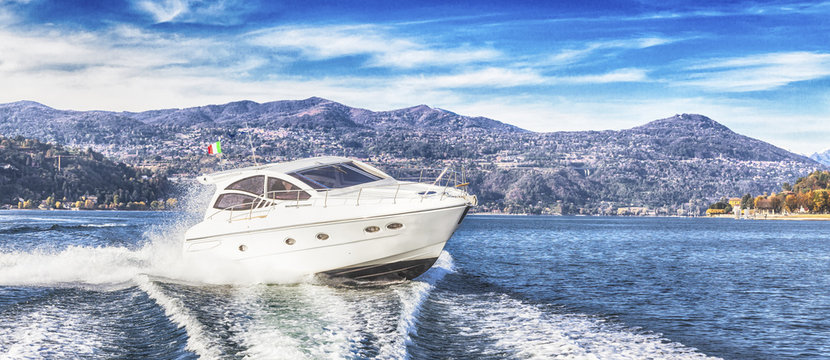 Motorboote Bilder – Durchsuchen 273,247 Archivfotos, Vektorgrafiken und ...