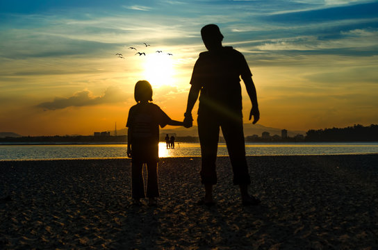 Enjoyful Bilder – Durchsuchen 211 Archivfotos, Vektorgrafiken und ...