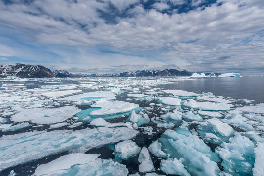 Packeis bilder – Bläddra bland 2,565 stockfoton, vektorer och videor ...
