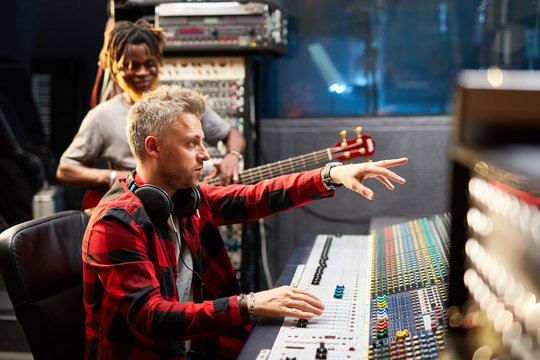 Sound-Operator Images – Browse 23 Stock Photos, Vectors, and Video ...