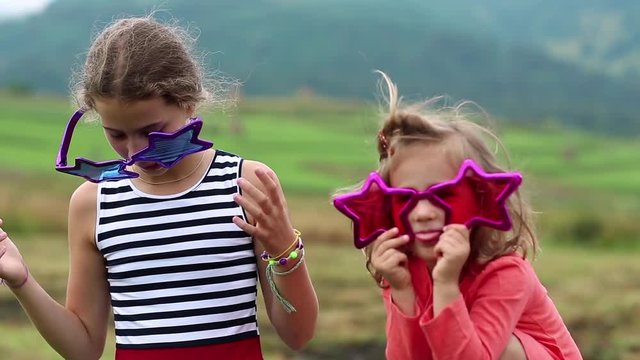 Grimacer Bilder – Durchsuchen 213 Archivfotos, Vektorgrafiken und ...