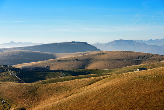 รูปภาพ"Plateau – เลือกดูภาพถ่ายสต็อก เวกเตอร์ และวิดีโอ406,029 | Adobe ...