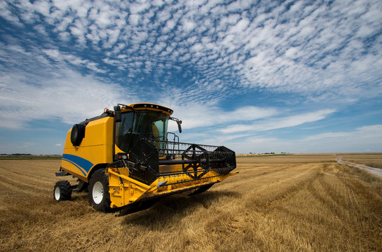Obrázky Kombajn – procházejte fotografie, vektory a videa 5,985 | Adobe Stock