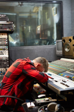 Sound-Operator Imagens – Procure 23 fotos, vetores e vídeos | Adobe Stock