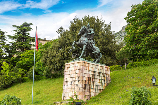 Skenderbeu-Bilder: Stock-Fotos & -Videos. | Adobe Stock