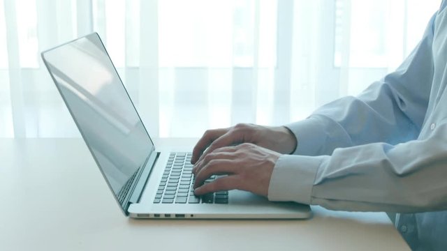 Afbeeldingen over "Blind Typing" – Blader in stockfoto's, vectoren en ...