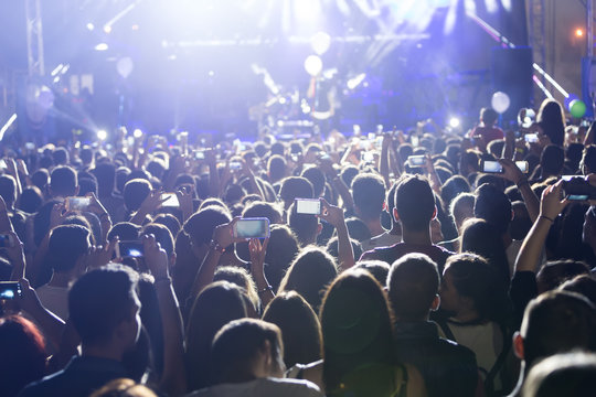 Entertainer Images – Browse 4,015,686 Stock Photos, Vectors, and Video ...