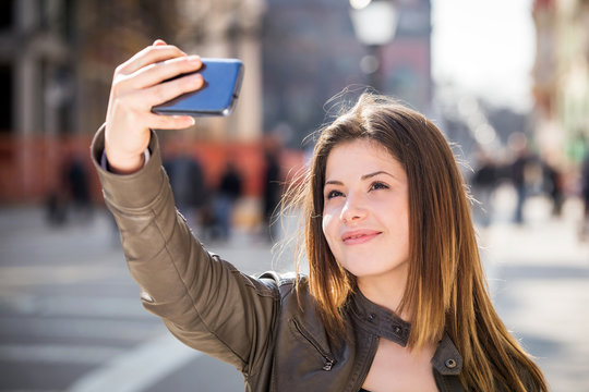 Selfy bilder – Bläddra bland 21,224 stockfoton, vektorer och videor ...