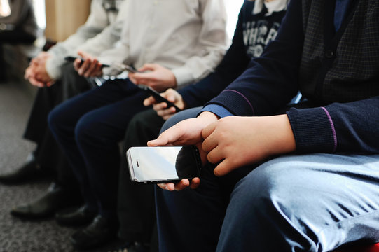 "Mobile Phone Addiction" Images – Browse 4,636 Stock Photos, Vectors ...