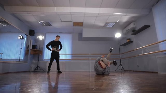 Break-Dancing Imagens – Procure 14,335 fotos, vetores e vídeos | Adobe ...