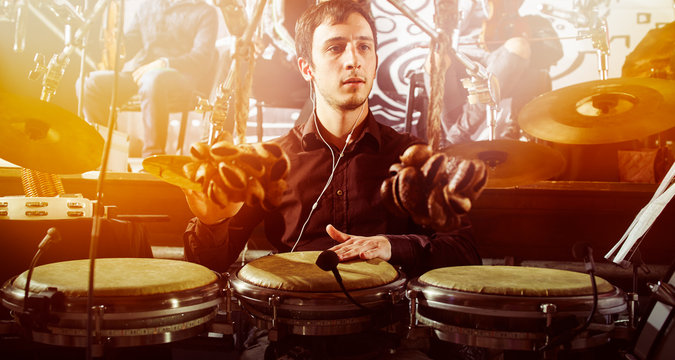 รูปภาพPercussionist – เลือกดูภาพถ่ายสต็อก เวกเตอร์ และวิดีโอ102,011 ...