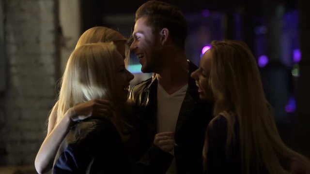 Promiscuous bilder – Bläddra bland 1,218 stockfoton, vektorer och ...