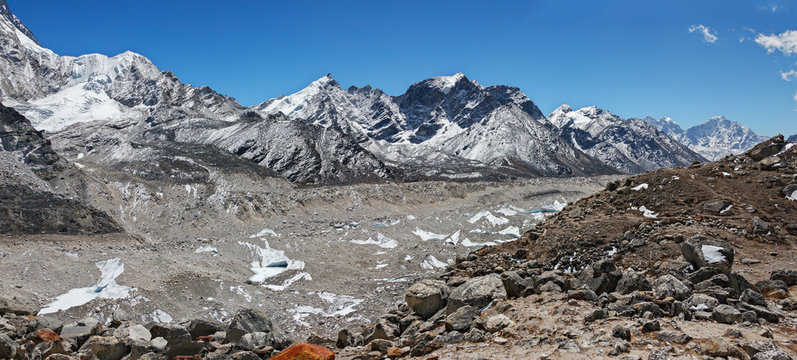 「Chumbu」の写真素材 | 225件の無料イラスト画像 | Adobe Stock
