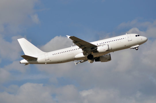 "Airbus A320" Bilder – Durchsuchen 13,383 Archivfotos, Vektorgrafiken ...