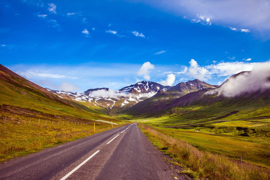 Aphalt Bilder – Durchsuchen 154 Archivfotos, Vektorgrafiken und Videos ...