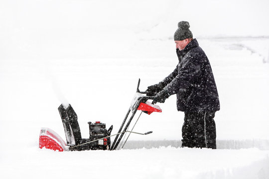 Snowblower 이미지 – 찾아보기 7,304 스톡 사진, 벡터 및 비디오 | Adobe Stock