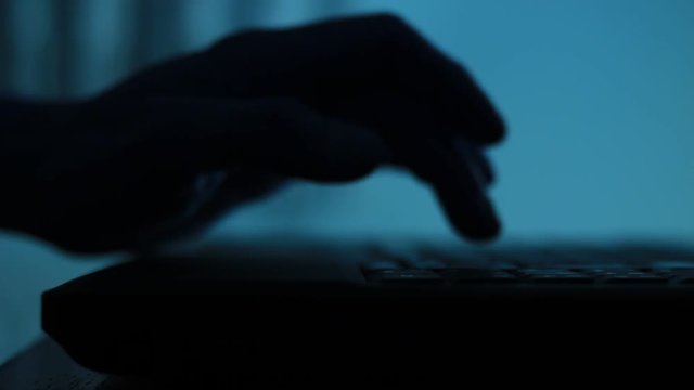 "Typing Computer"-Bilder: Stock-Fotos & -Videos. | Adobe Stock