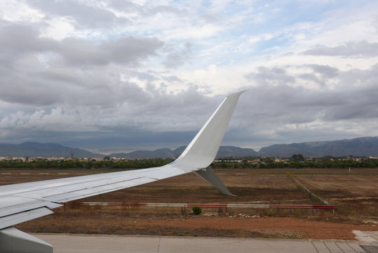 Abflug Images – Browse 6,053 Stock Photos, Vectors, and Video | Adobe Stock